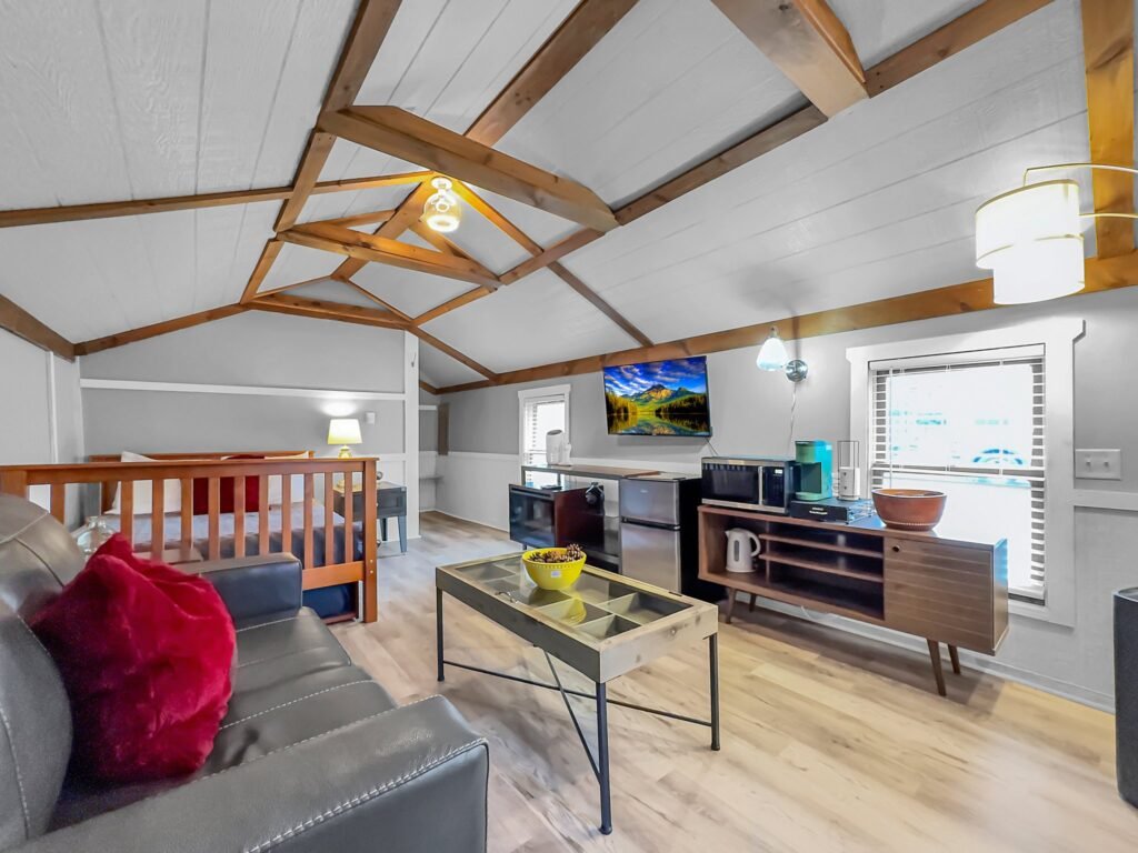 Ski Wing Ellicottville NY | Pet-Friendly Mini Chalet Hot Tub